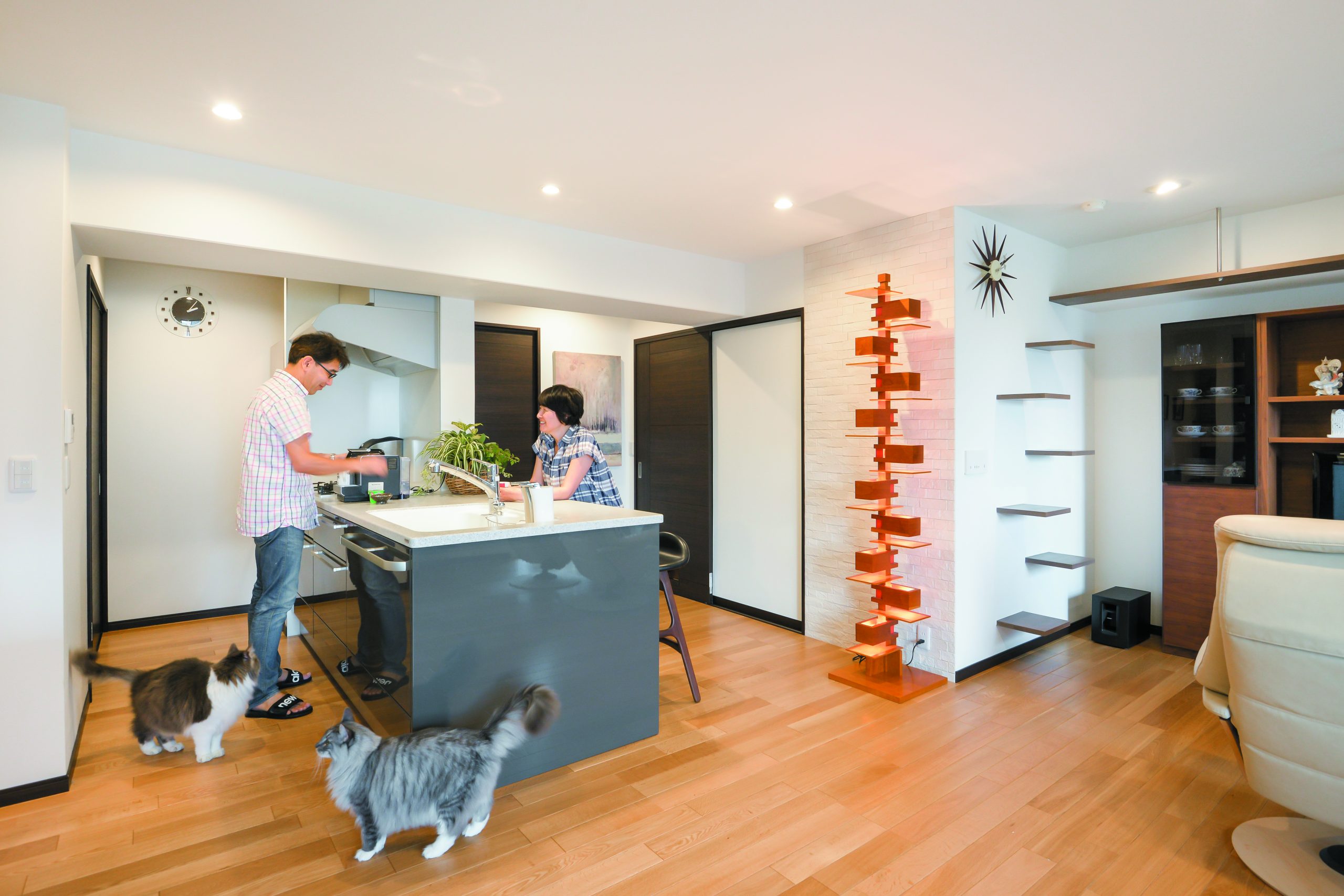 オープンキッチンを住まいの中心に据えると、くらしの動線がスムーズに ｜ TOCLAS Museum